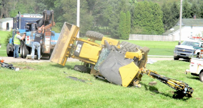 TRUCK LOSES TRAILER, BACKHOE | News, Sports, Jobs - Morning Journal